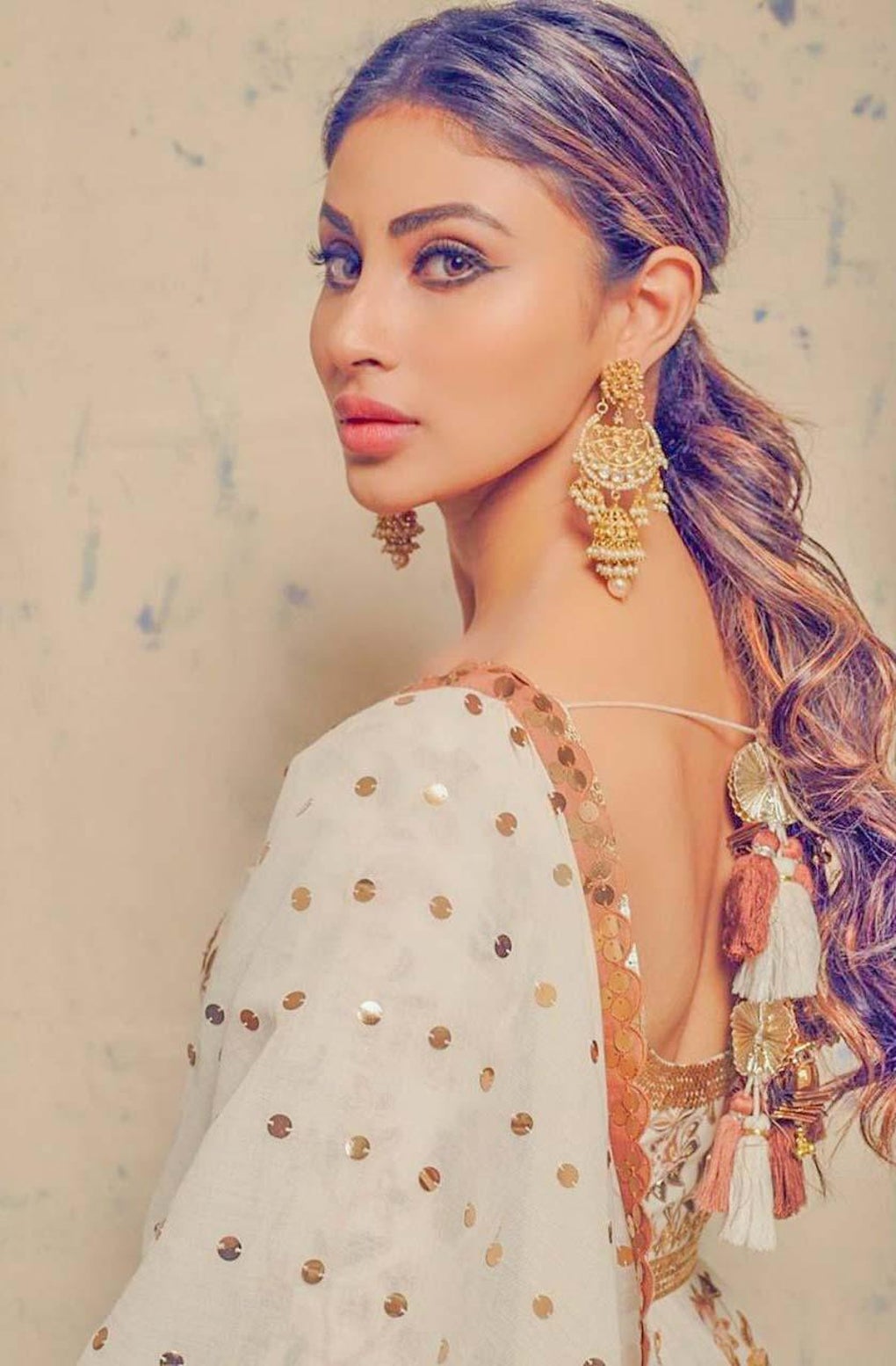 Mouni Roy Wallpapers HD for Android - Download