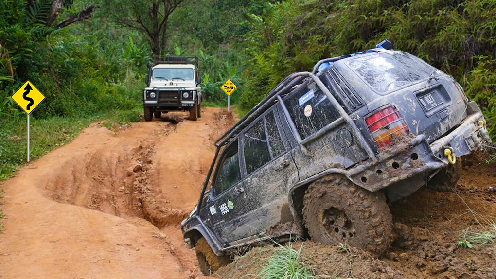 Luxury Suv 3D:Offroad Prado Highway Traffic Racing for Android - Download